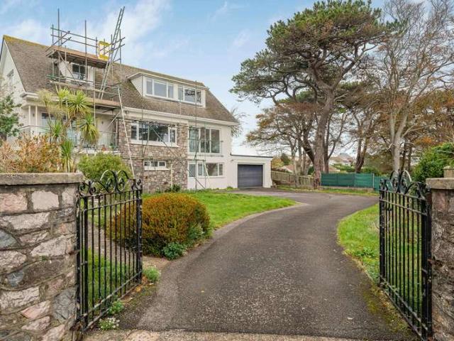 5 Bedroom Detached House