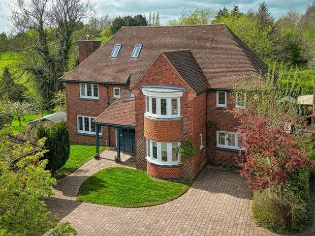 5 Bedroom Detached House