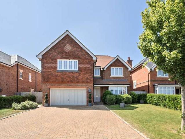 5 Bedroom Detached House