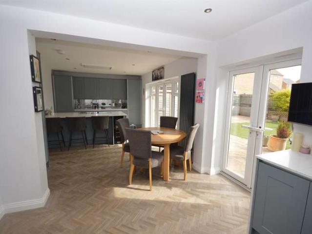 5 Bedroom Detached House