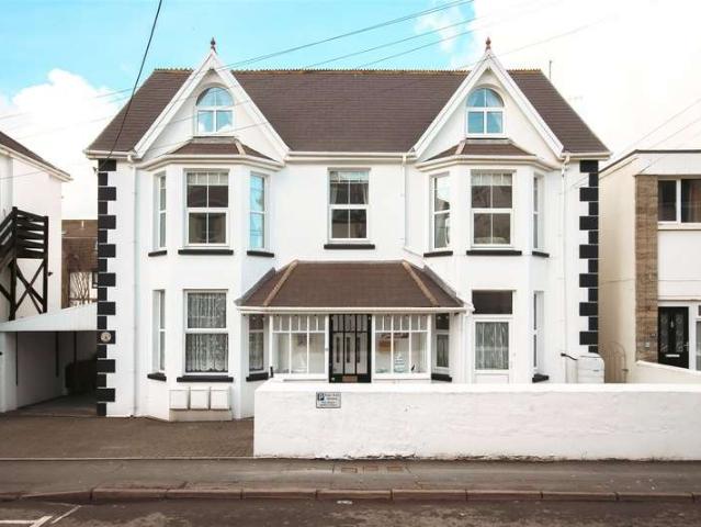 5 Bedroom Detached House