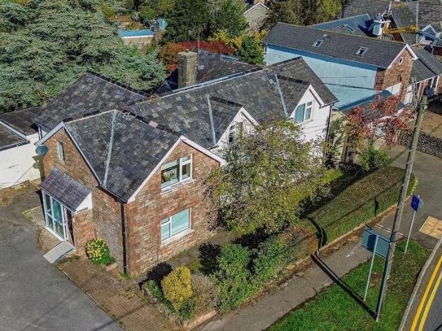 5 Bedroom Detached House