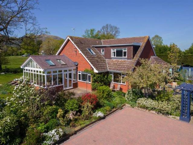 5 Bedroom Detached House