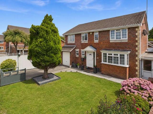 5 Bedroom Detached House