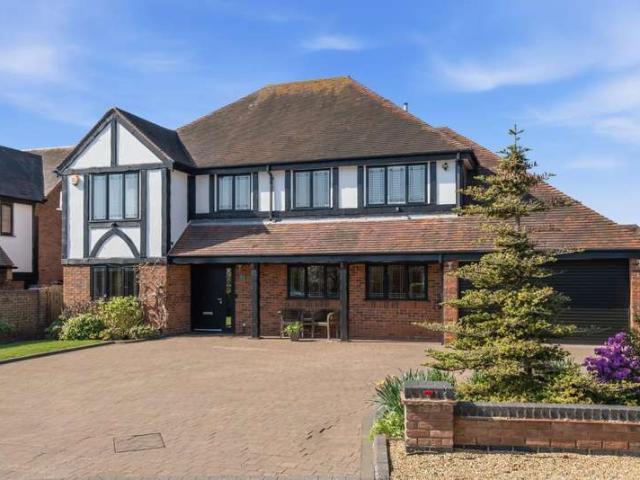 5 Bedroom Detached House
