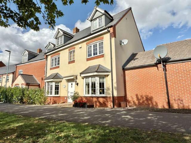 5 Bedroom Detached House