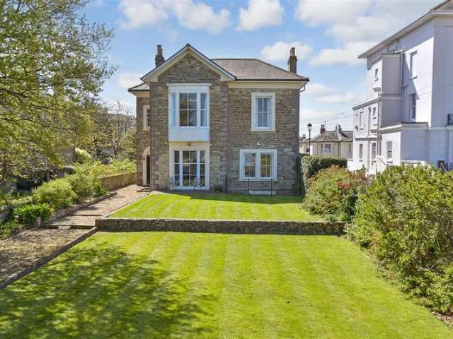 5 Bedroom Detached House