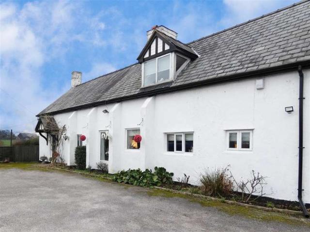 5 Bedroom Detached House