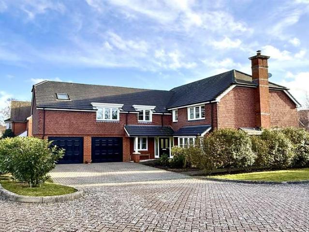 5 Bedroom Detached House