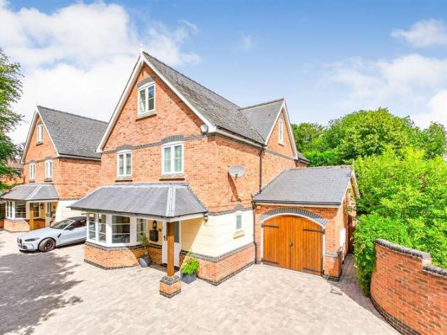 5 Bedroom Detached House