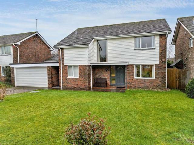 5 Bedroom Detached House