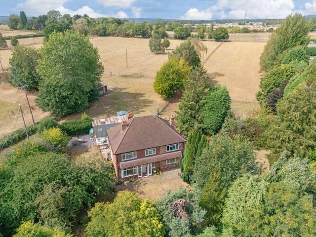 5 Bedroom Detached House