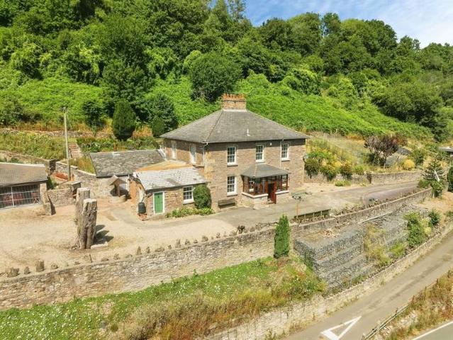 5 Bedroom Detached House