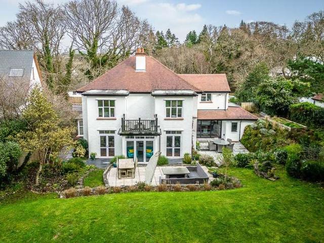5 Bedroom Detached House