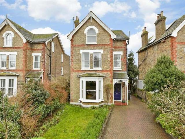 5 Bedroom Detached House