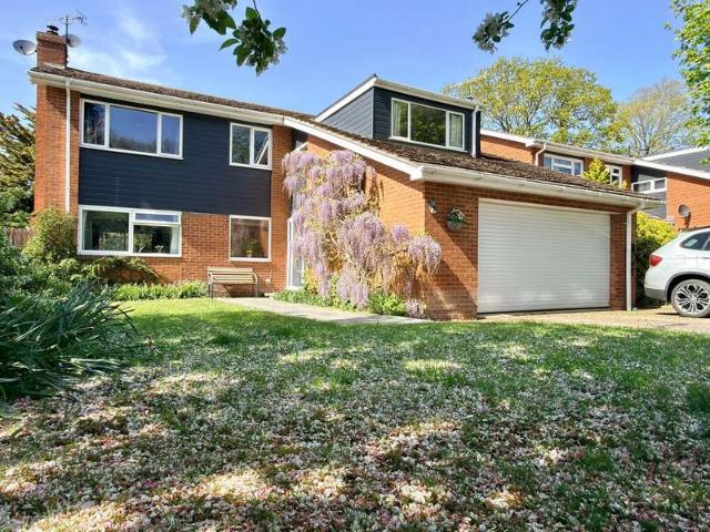 5 Bedroom Detached House