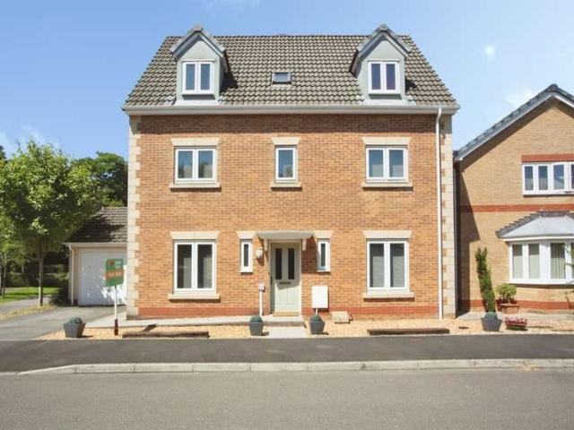 5 Bedroom Detached House