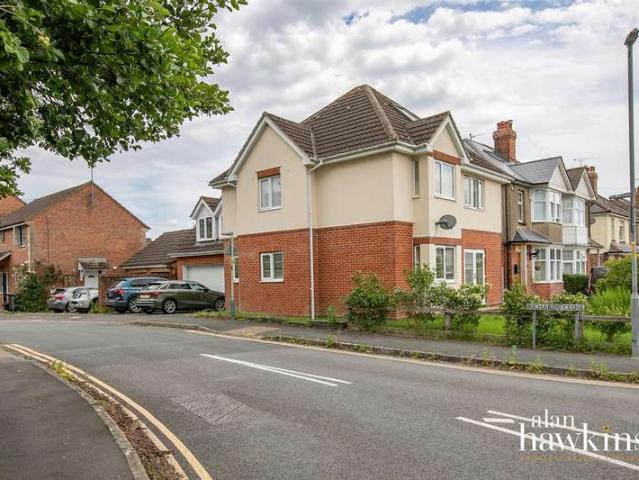 5 Bedroom Detached House