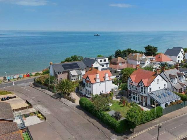 5 Bedroom Detached House