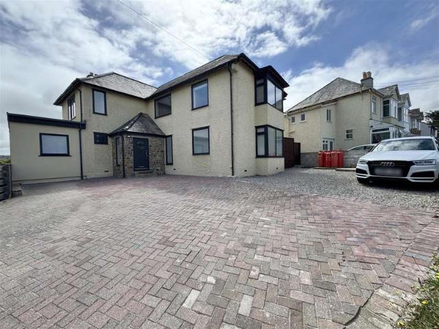 5 Bedroom Detached House