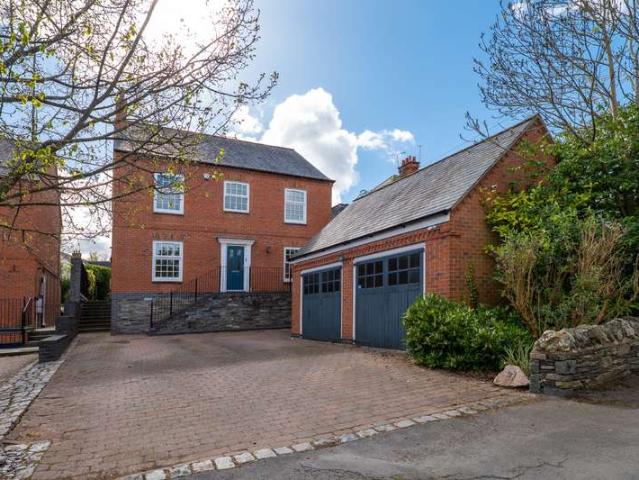 5 Bedroom Detached House