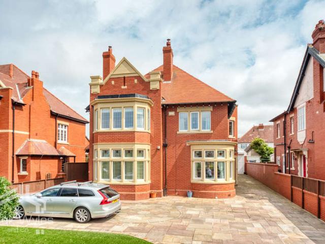 5 Bedroom Detached House