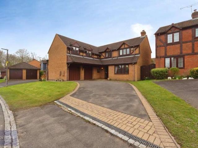 5 Bedroom Detached House