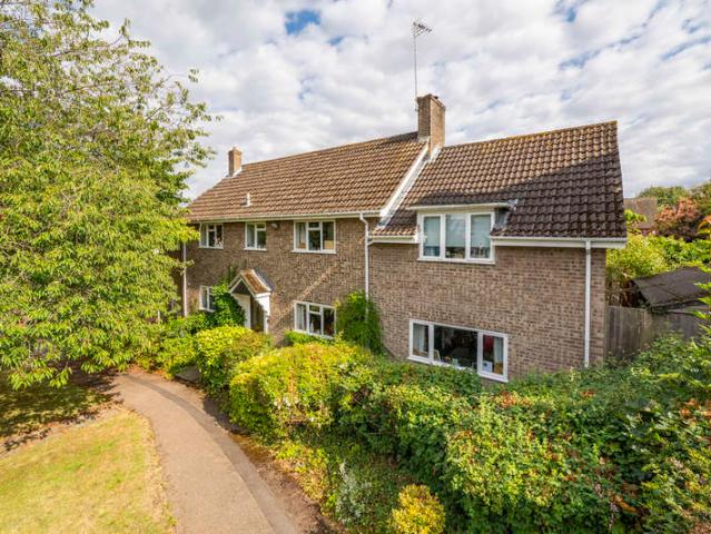 5 Bedroom Detached House