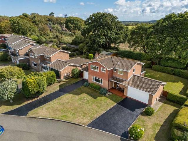 5 Bedroom Detached House