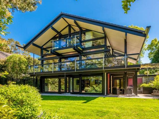 5 Bedroom Detached House