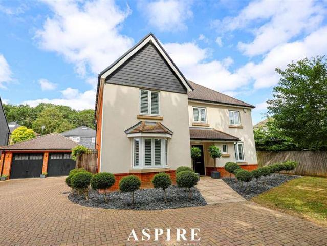 5 Bedroom Detached House