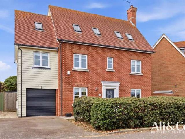 5 Bedroom Detached House