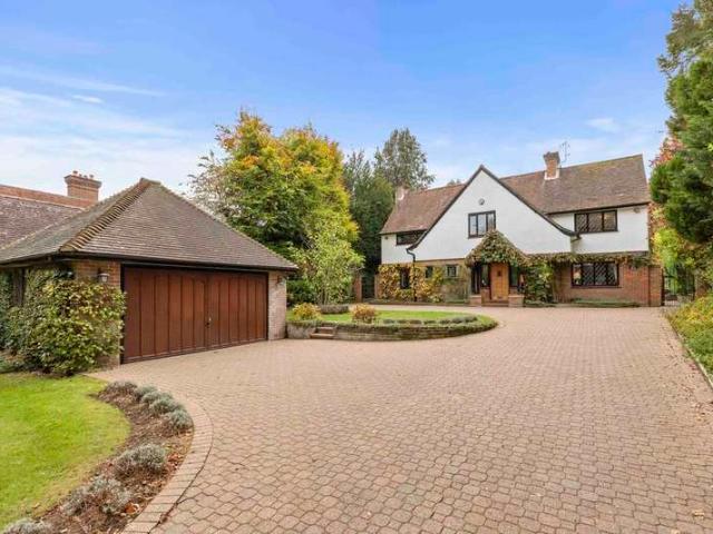 5 Bedroom Detached House