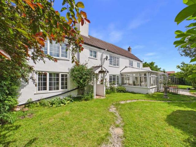 5 Bedroom Detached House