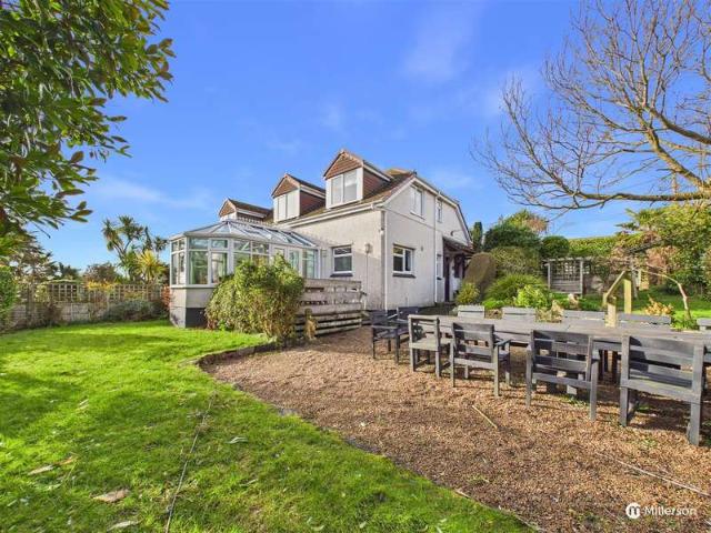6 Bedroom Detached House