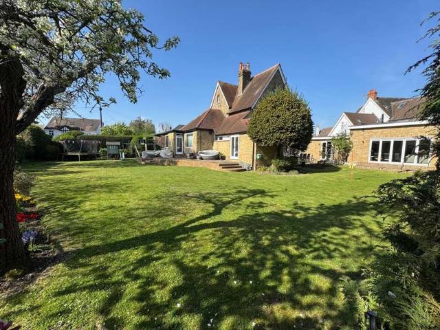 5 Bedroom Detached House