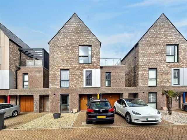 5 Bedroom Detached House