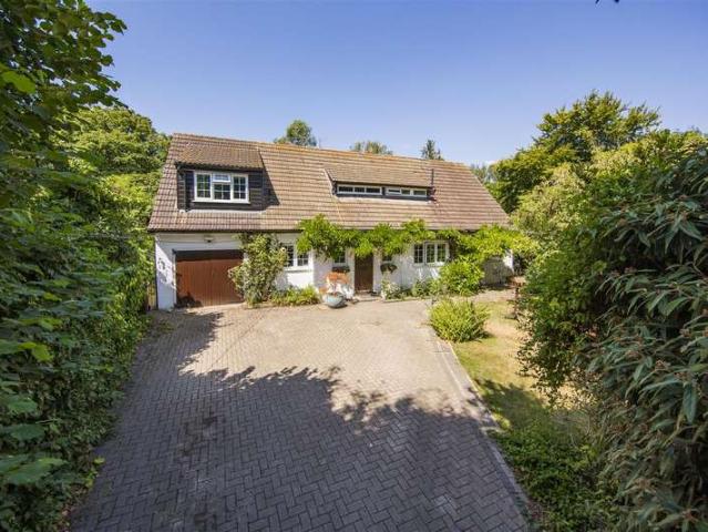 5 Bedroom Detached House