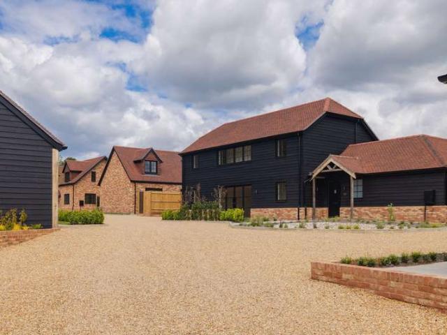 5 Bedroom Detached House