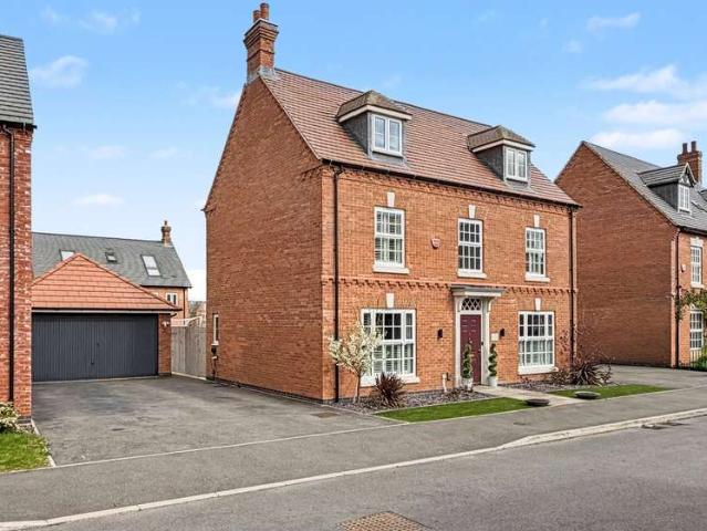 5 Bedroom Detached House