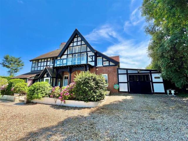 5 Bedroom Detached House