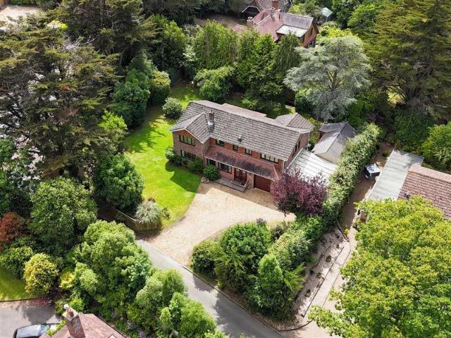 5 Bedroom Detached House