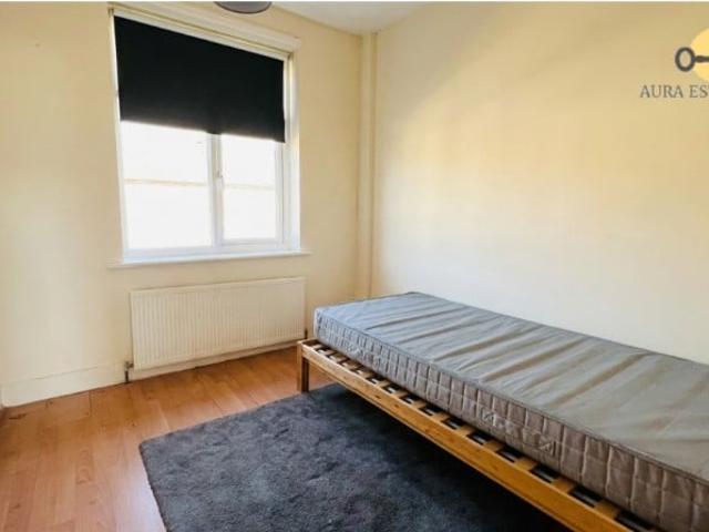5 Bedroom Detached House
