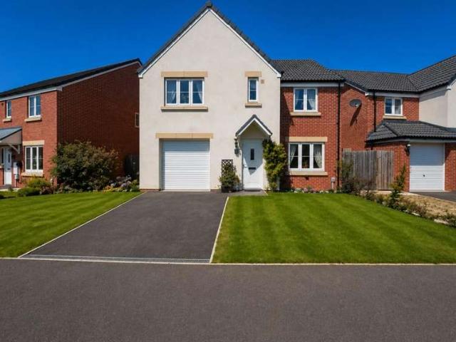 5 Bedroom Detached House