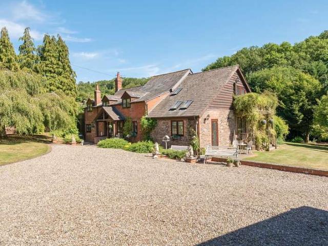 5 Bedroom Detached House