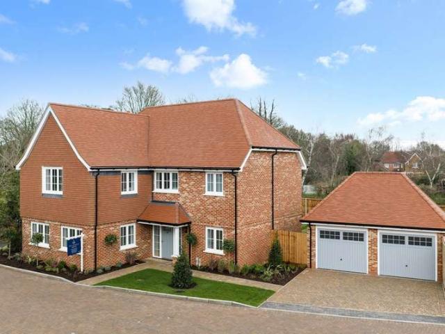 5 Bedroom Detached House
