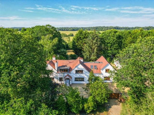 5 Bedroom Detached House