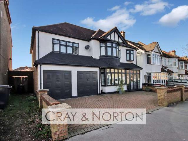 5 Bedroom Detached House