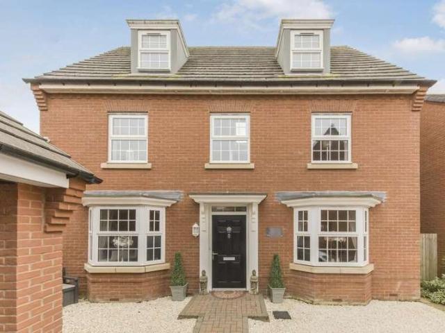 5 Bedroom Detached House