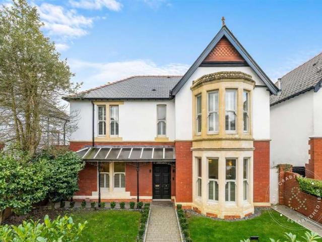 5 Bedroom Detached House